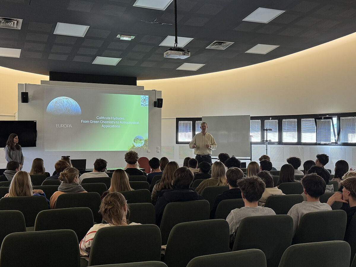 Visite d’un groupe de lycéens: UMR8523 - Laboratoire de Physique des ...
